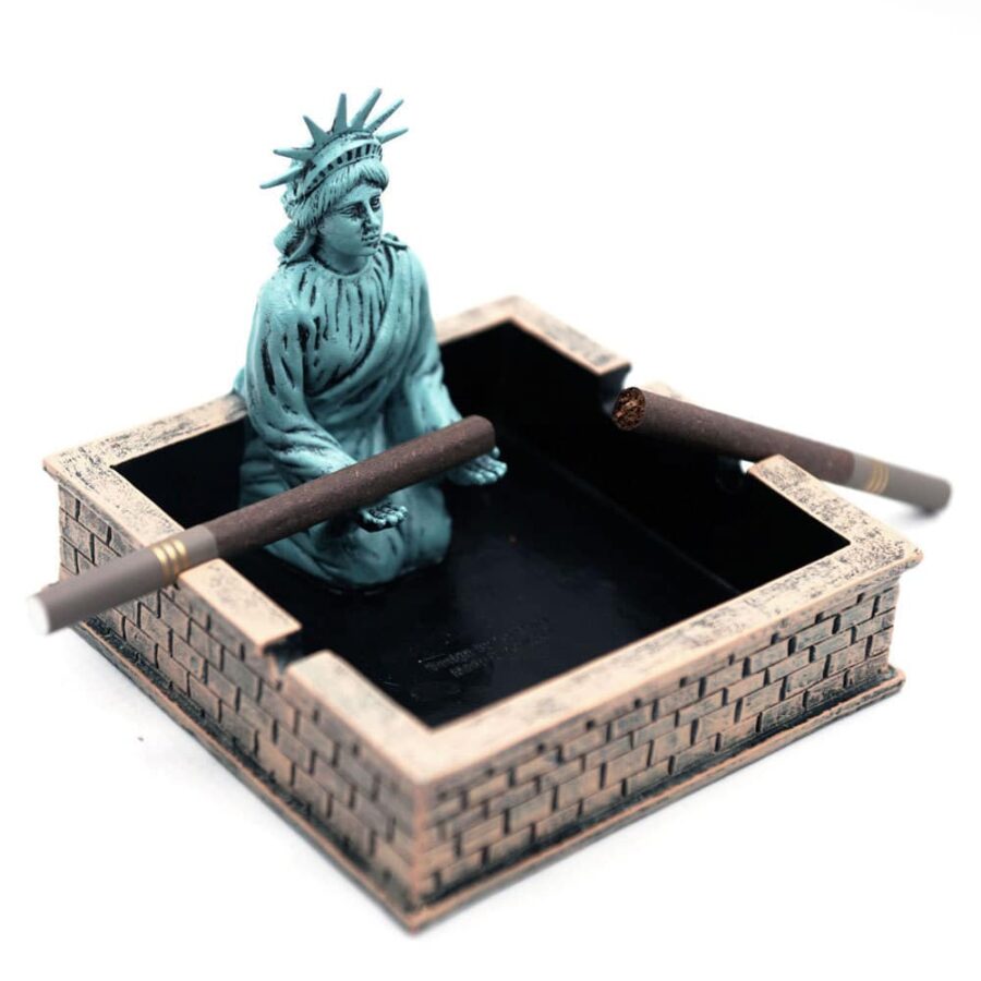 Cool Ashtray - Statue Of Liberty - Holding Cigarettes - AshtrayZone.com